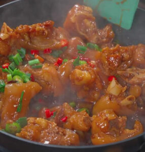 The Best Red Braised Pig Trotter (Pigs Feet) Recipe - Kitchen (Mis ...