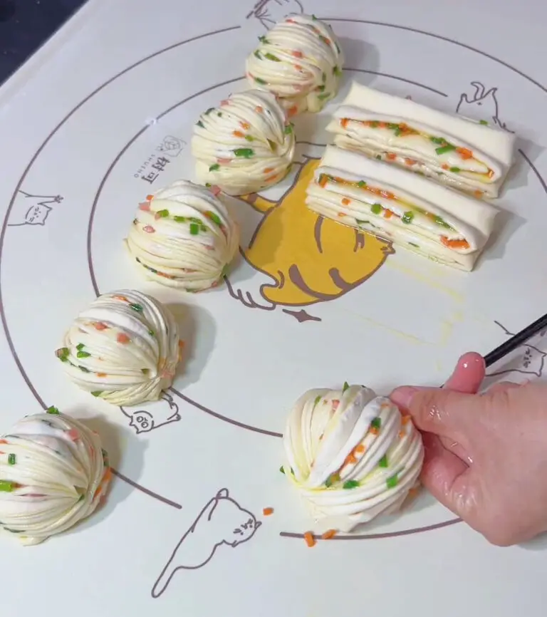 Hua Juan (Chinese Flower Rolls Or Scallion Roll) - Kitchen (Mis)Adventures