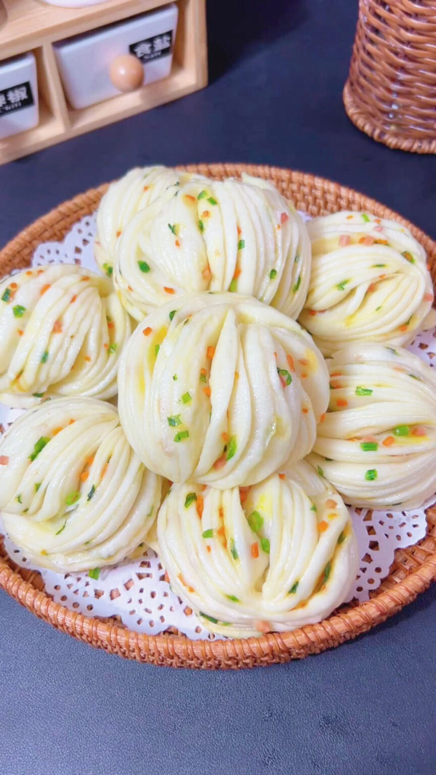 Hua Juan (Chinese Flower Rolls Or Scallion Roll) - Kitchen (Mis)Adventures