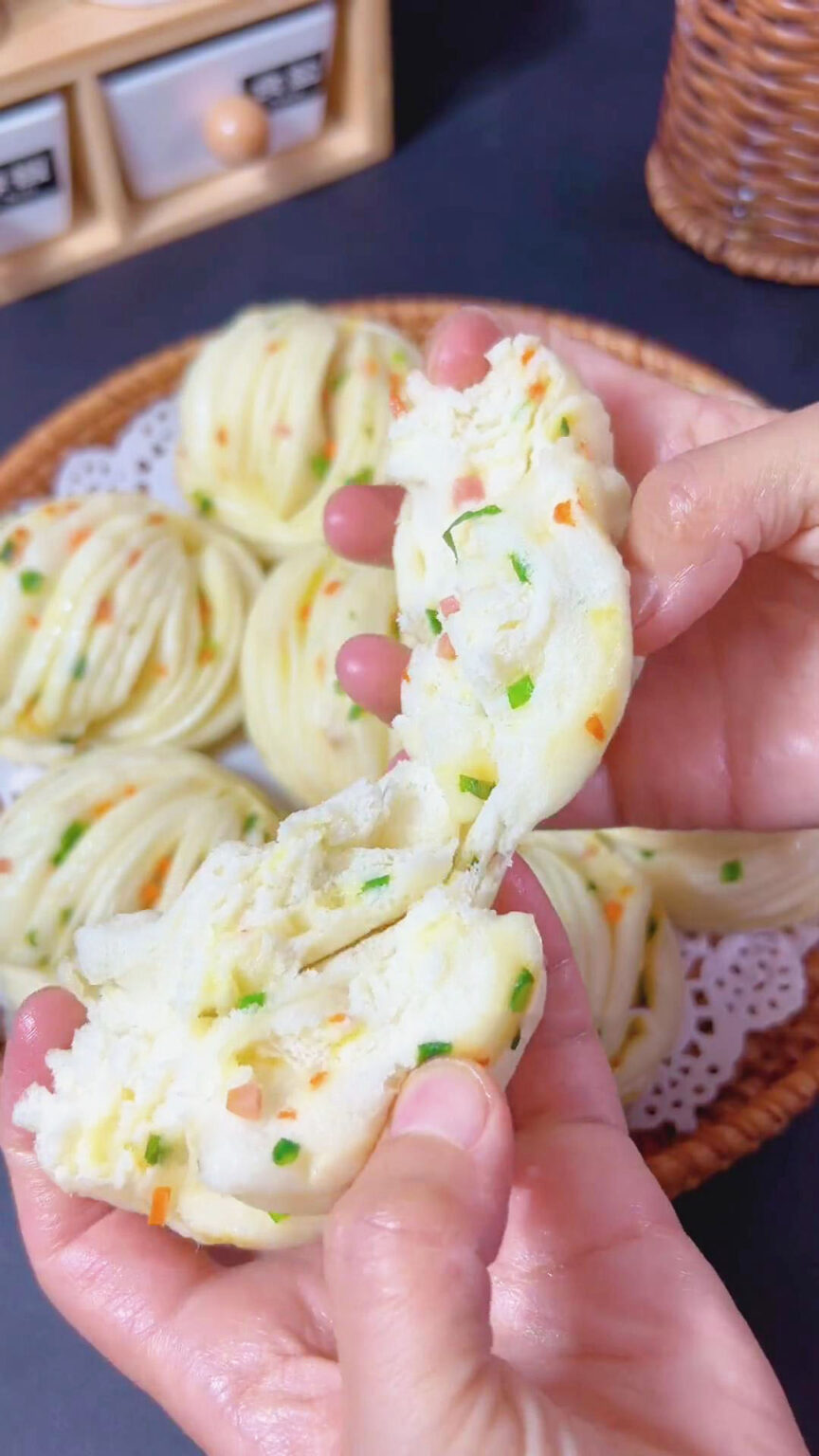 Hua Juan (Chinese Flower Rolls Or Scallion Roll) - Kitchen (Mis)Adventures