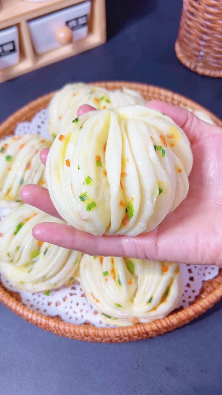 Hua Juan (Chinese Flower Rolls Or Scallion Roll) - Kitchen (Mis)Adventures