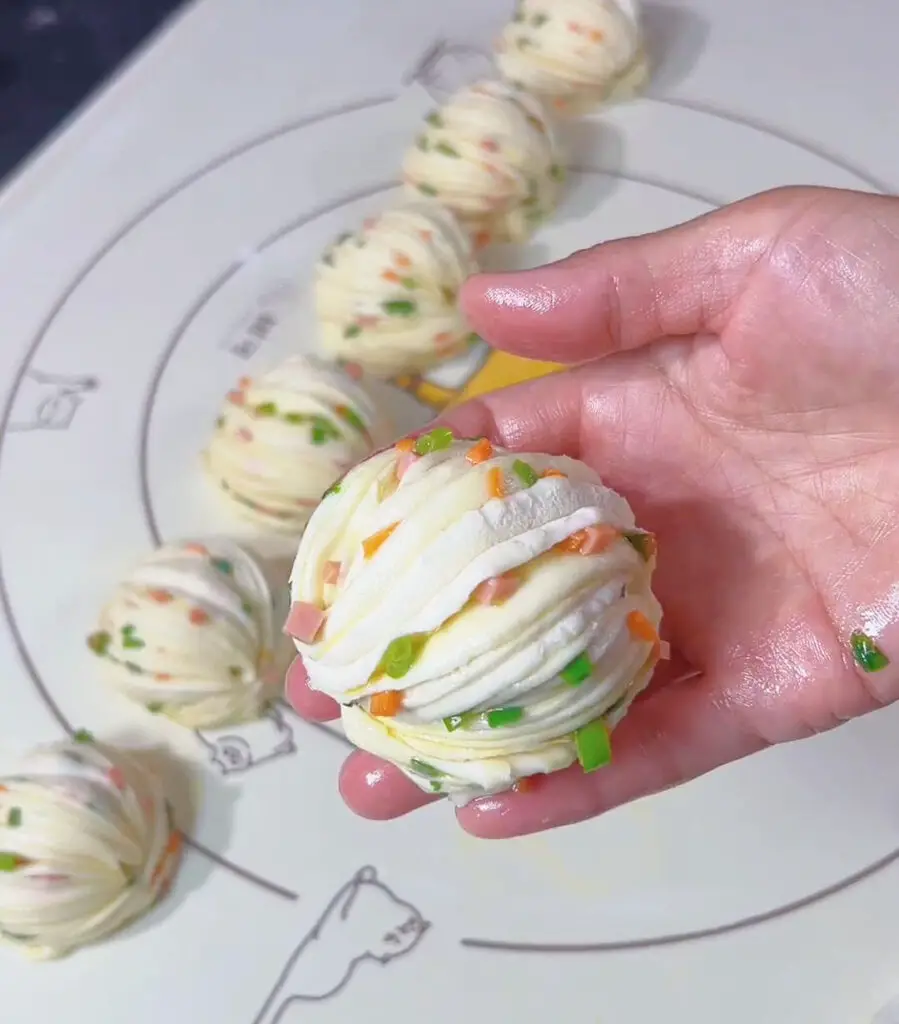 Hua Juan (Chinese Flower Rolls Or Scallion Roll) - Kitchen (Mis)Adventures