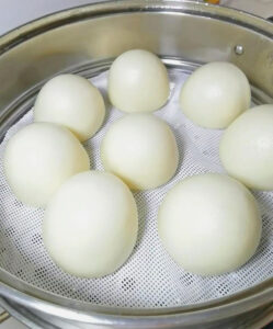 Cantonese Steamed Egg Custard Buns (Nai Wong Bao) - Kitchen (Mis)Adventures