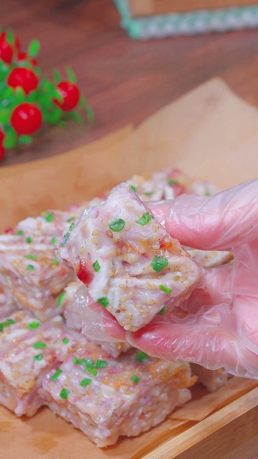 Steamed Chinese Taro Cake (Yam Cake) - Kitchen (Mis)Adventures