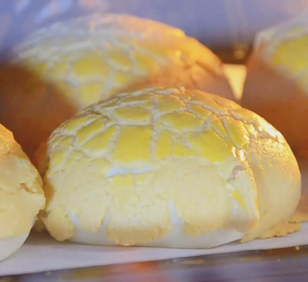 Pineapple Buns (Hong Kong Style Bolo Bao) - Kitchen (Mis)Adventures