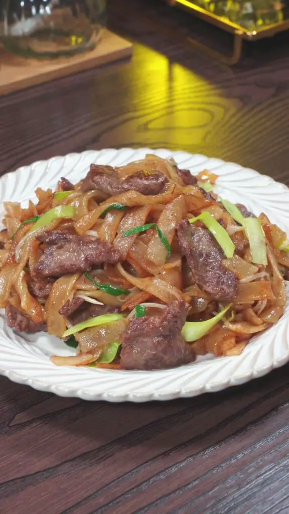Traditional Chinese Beef Chow Fun - Kitchen (Mis)Adventures