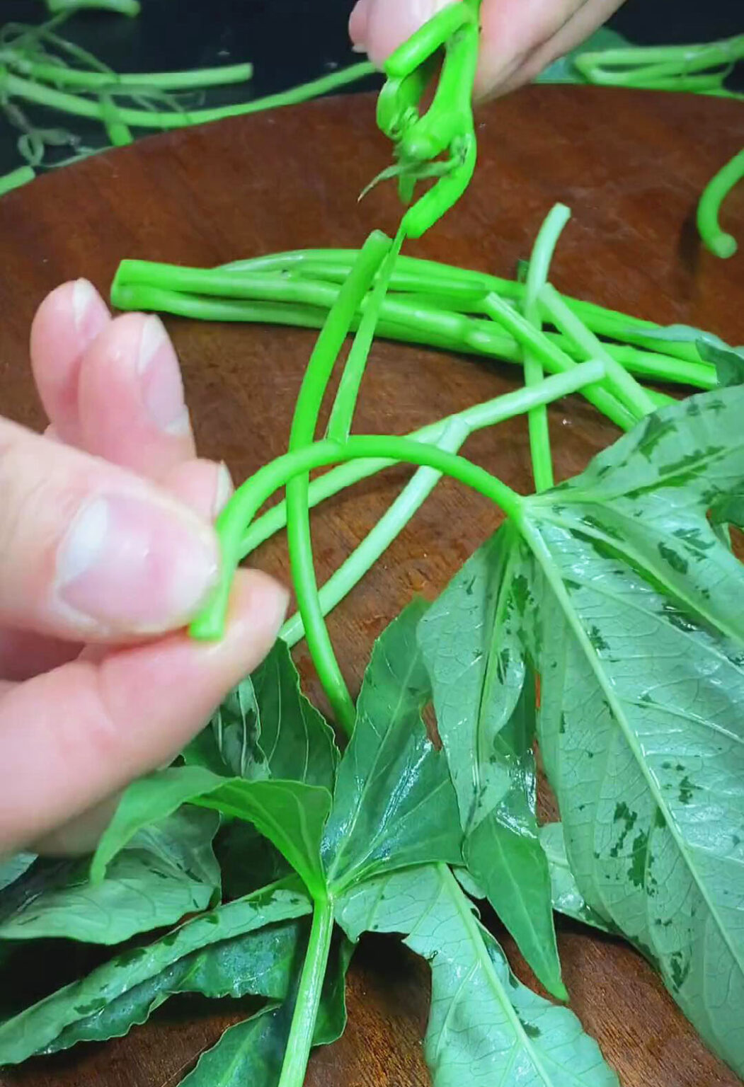 Stir Fry Sweet Potato Leaves With Garlic - Kitchen (Mis)Adventures