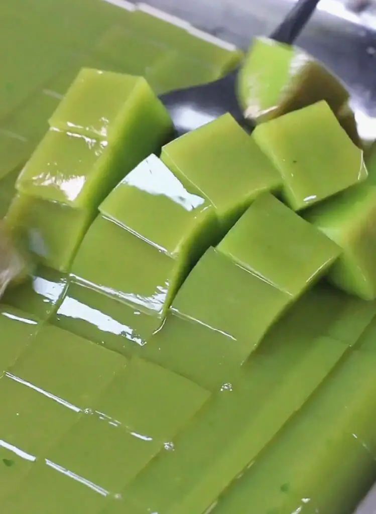 Grass Jelly Recipe (Dessert With Drink) - Kitchen (Mis)Adventures