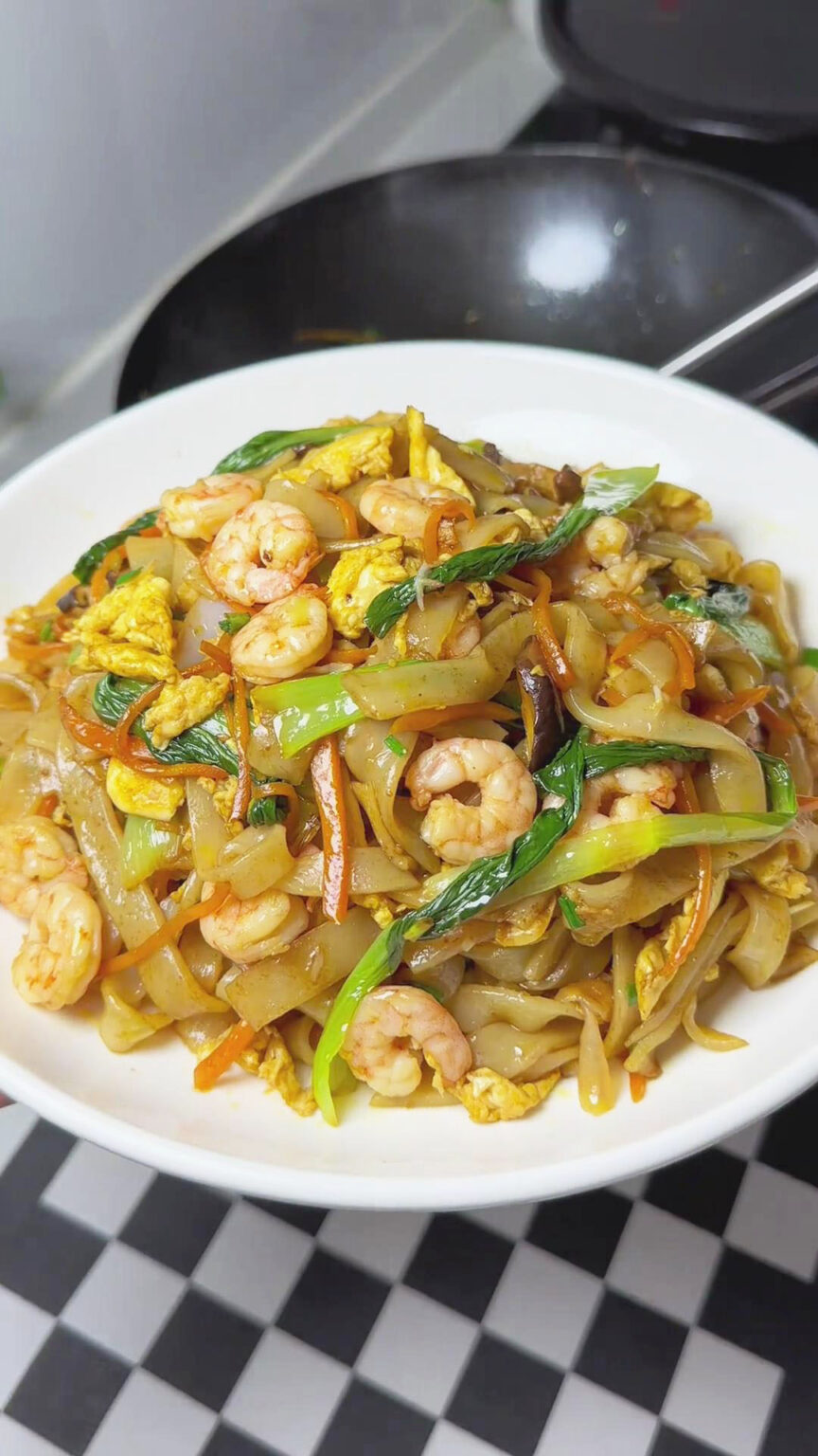 Shrimp Chow Fun Recipe - Kitchen (Mis)Adventures