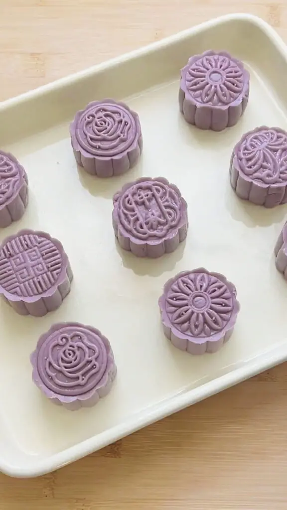 Taro Snow Skin Mooncake With Cheese - Kitchen (Mis)Adventures