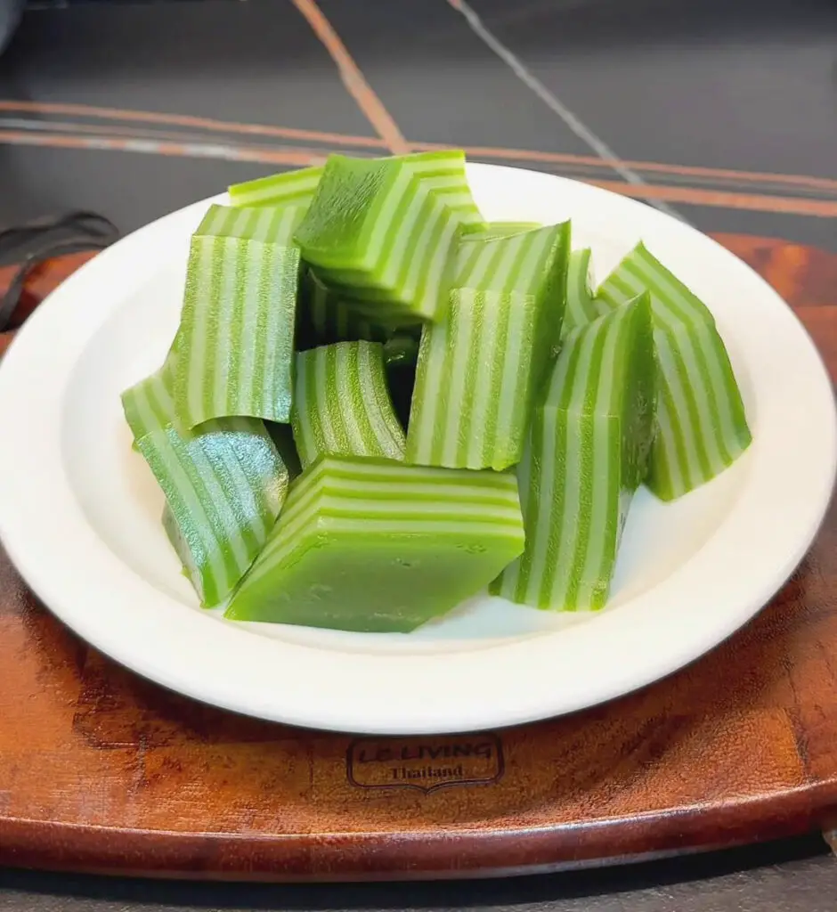 Pandan Coconut Jelly Recipe (Pandan Steamed Layer Cake) - Kitchen (Mis ...