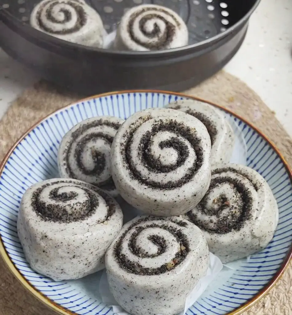 Homemade Black Sesame Rolls - Kitchen (Mis)Adventures