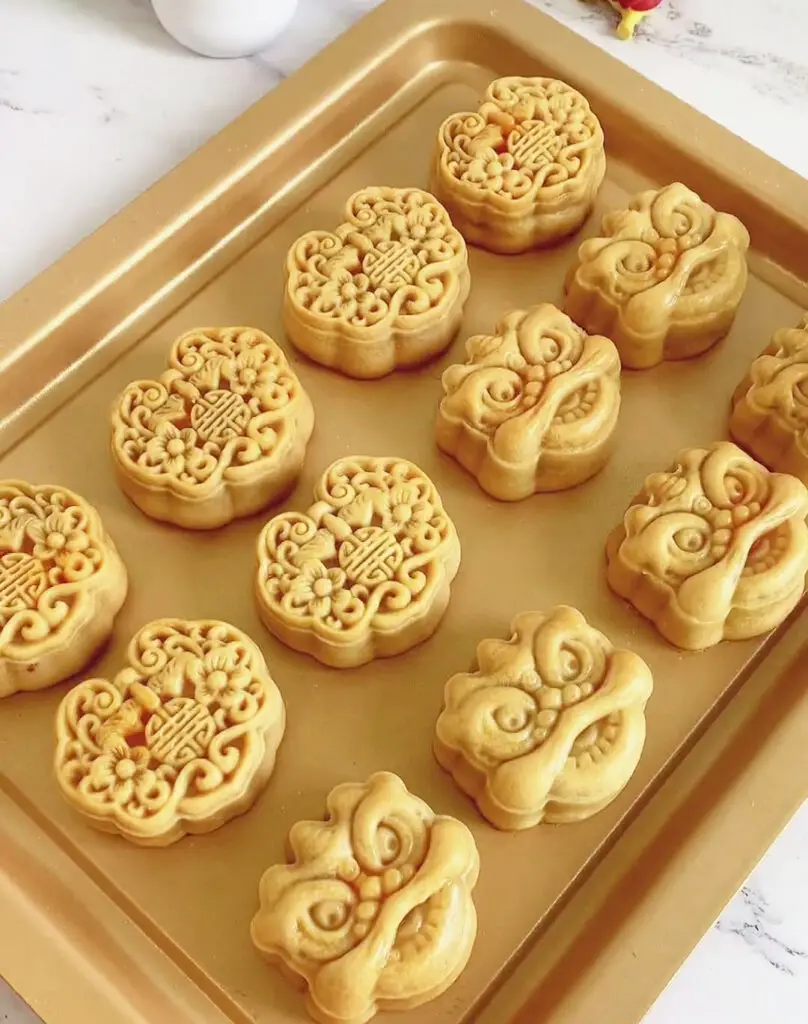 Mooncakes With Egg Yolk And Lotus Paste - Kitchen (Mis)Adventures