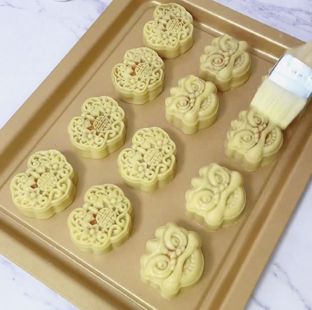 Mooncakes With Egg Yolk And Lotus Paste - Kitchen (Mis)Adventures