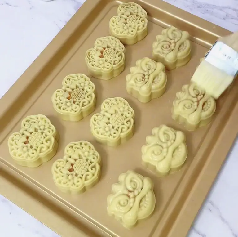 Mooncakes With Egg Yolk And Lotus Paste - Kitchen (Mis)Adventures